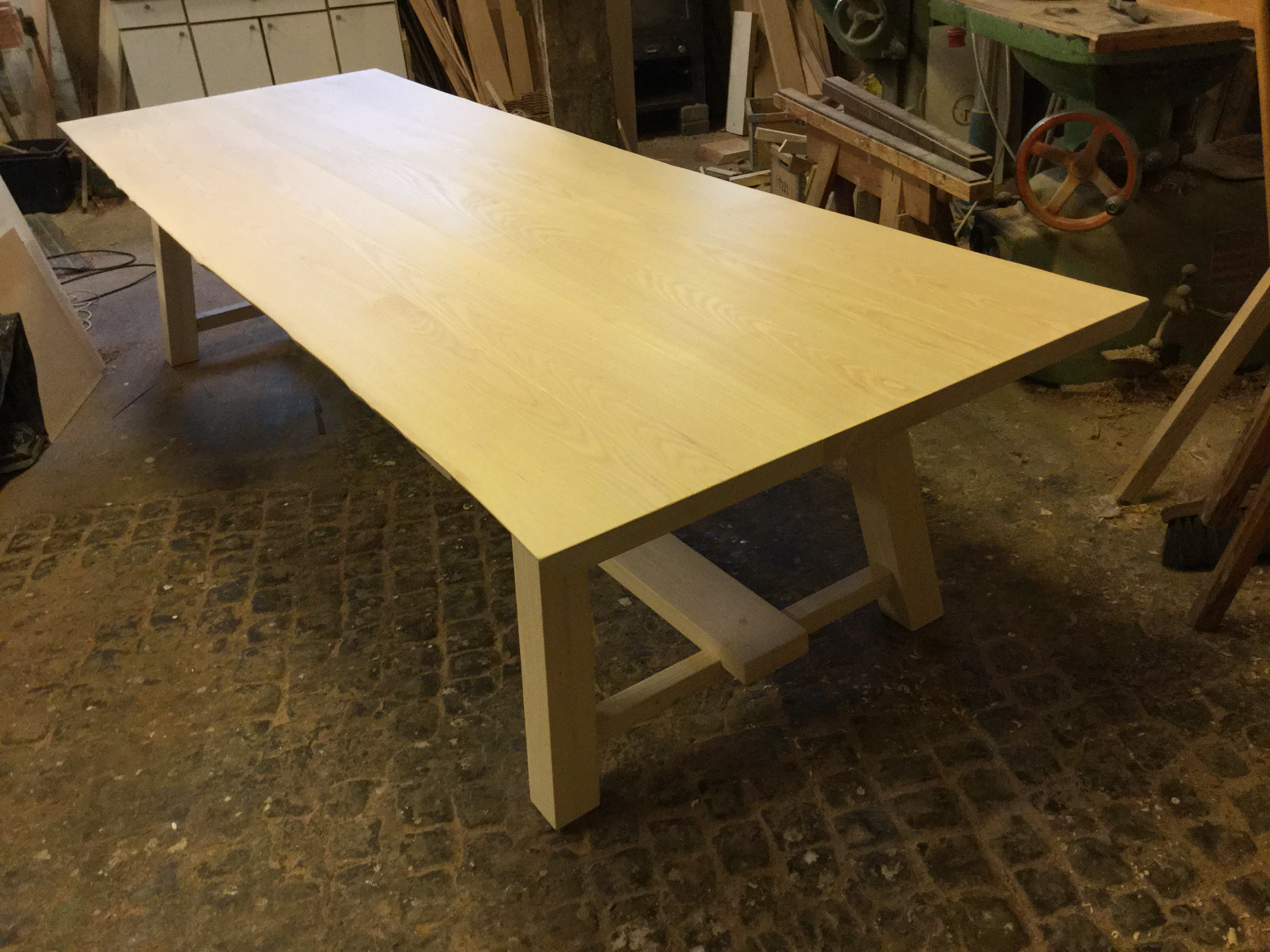 Personligt bord i ask | SAUNTE BORDET